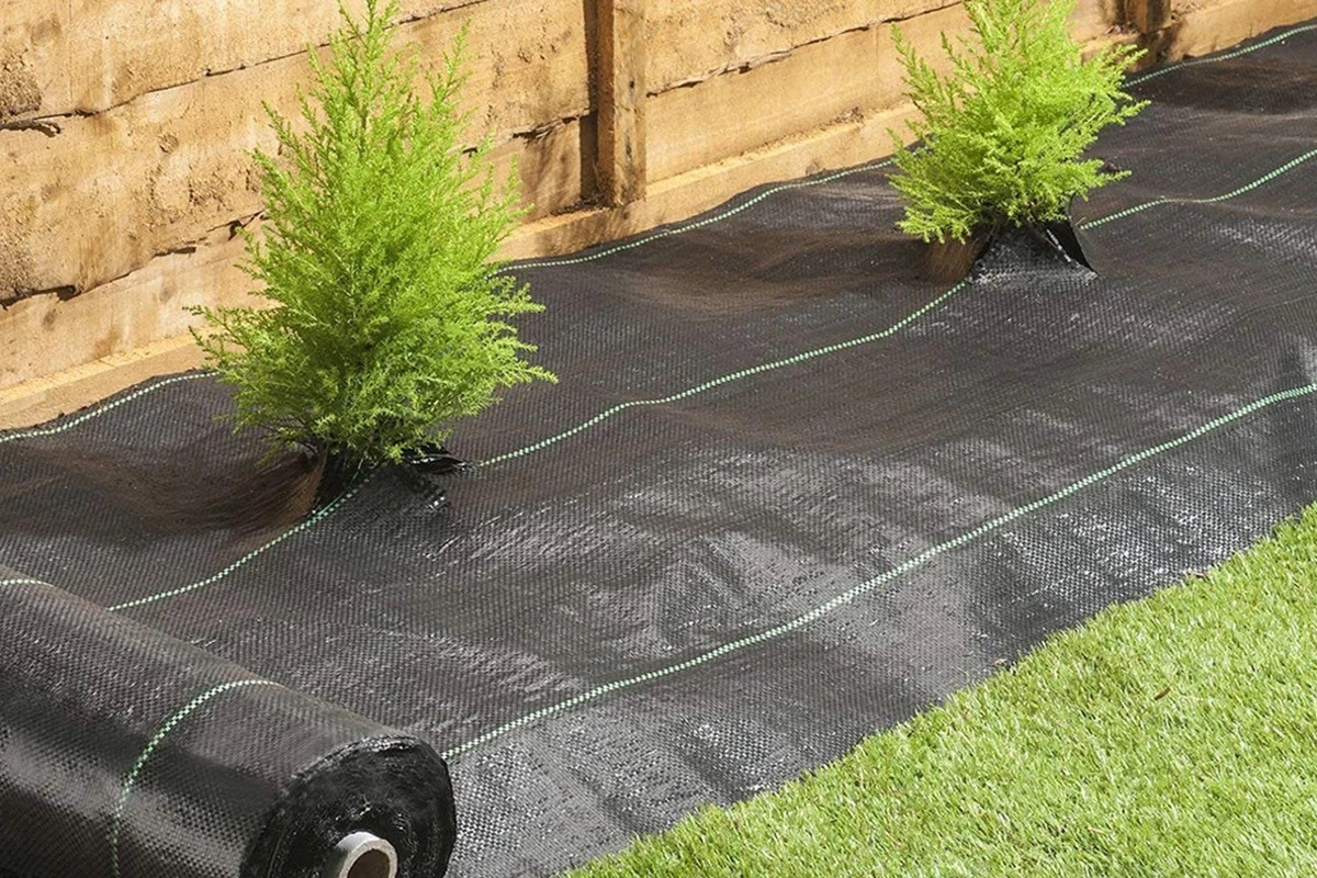 4 Roles of Weeding Cloths in Garden Landscapes | Weed Barrier Fabric ...
